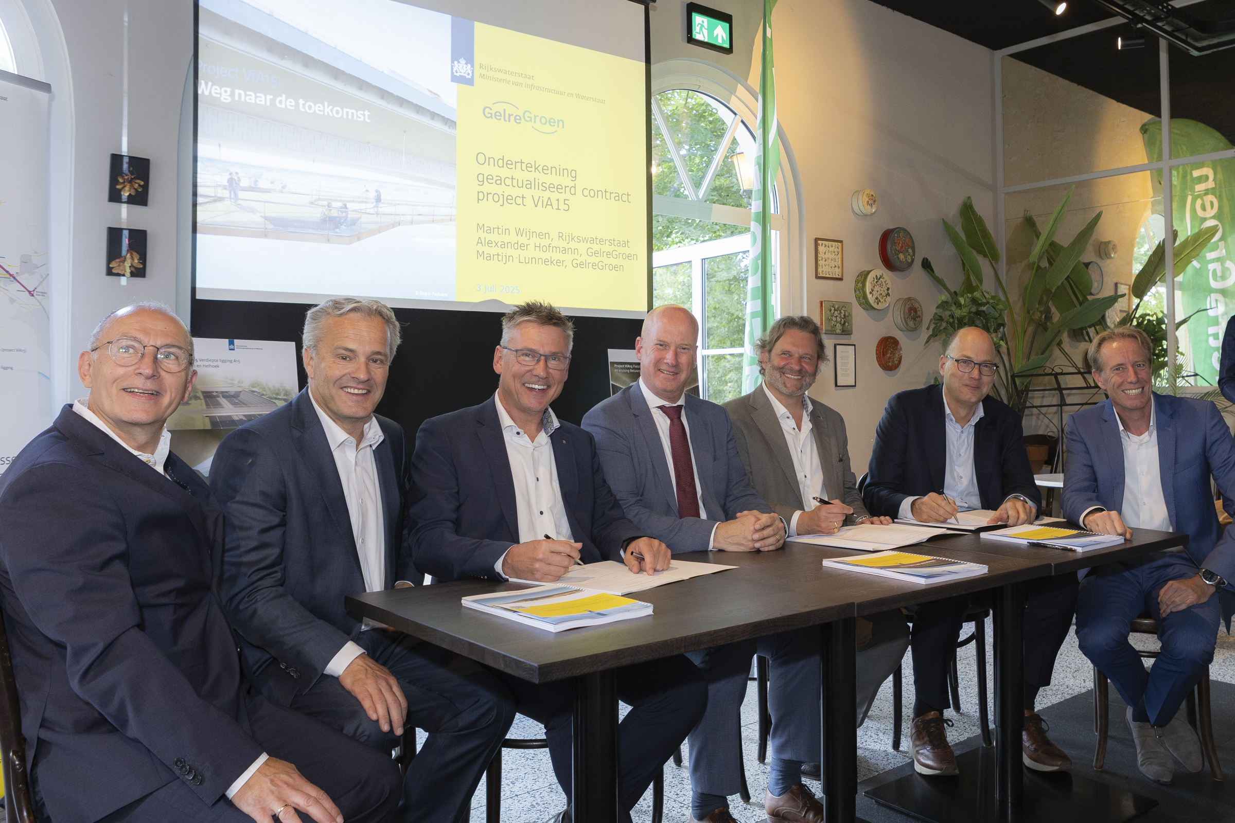 Rijkswaterstaat and GelreGroen sign contract for ViA15 project | Van Oord