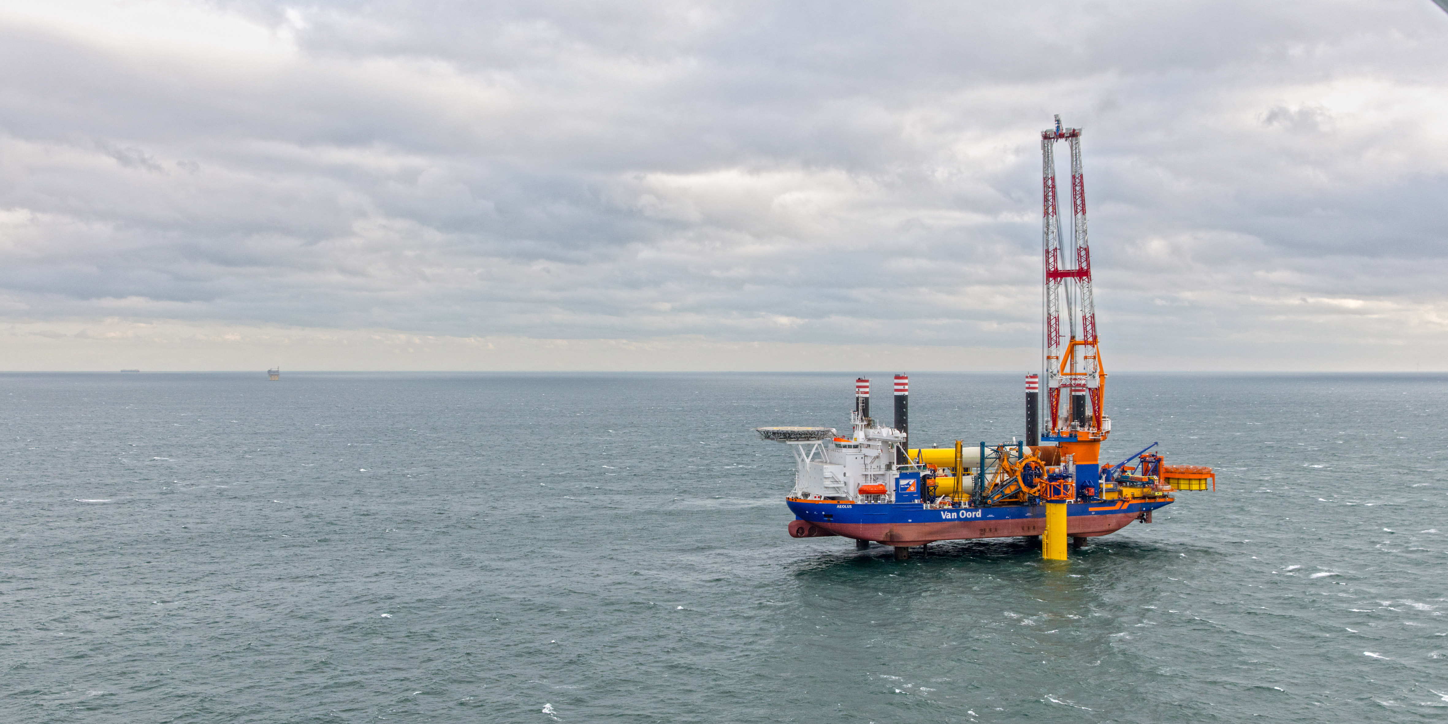 First wind turbine installed at Gemini Offshore Wind Park | Van Oord/