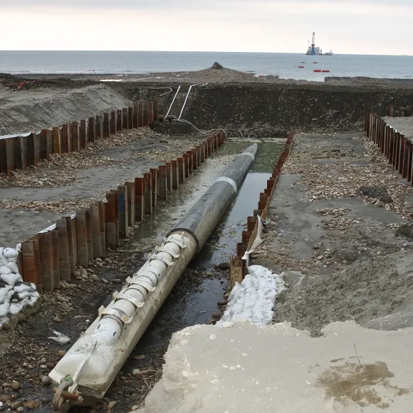 Shallow water pipe lay barge | Van Oord