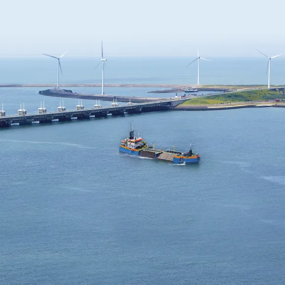 Side stone dumping vessel | Van Oord