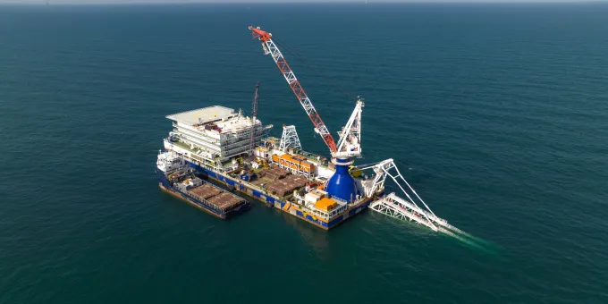 Shallow water pipe lay barge | Van Oord