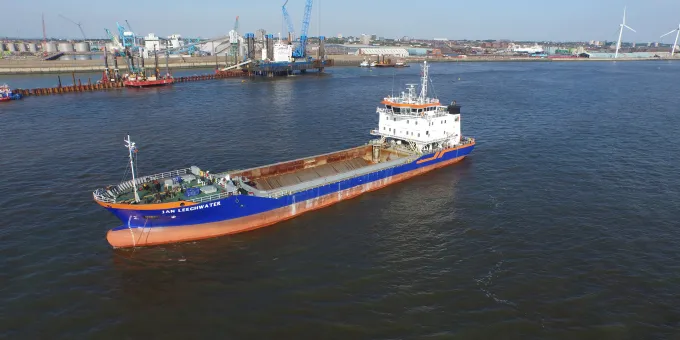 Hopper barge and pushbuster | Van Oord