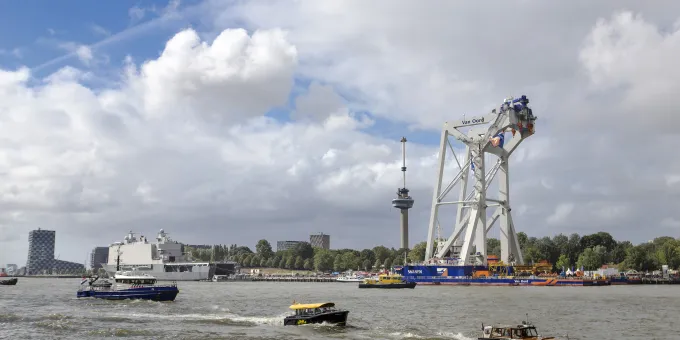 Rotterdam skyline enriched by Svanen during World Port Days | Van Oord